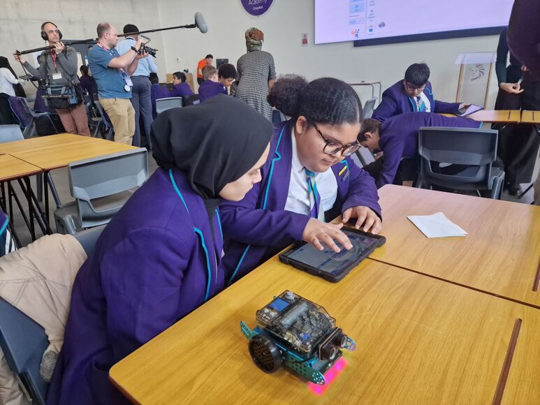 HIAC students dive into robotics with STEM workshop - FedTalks